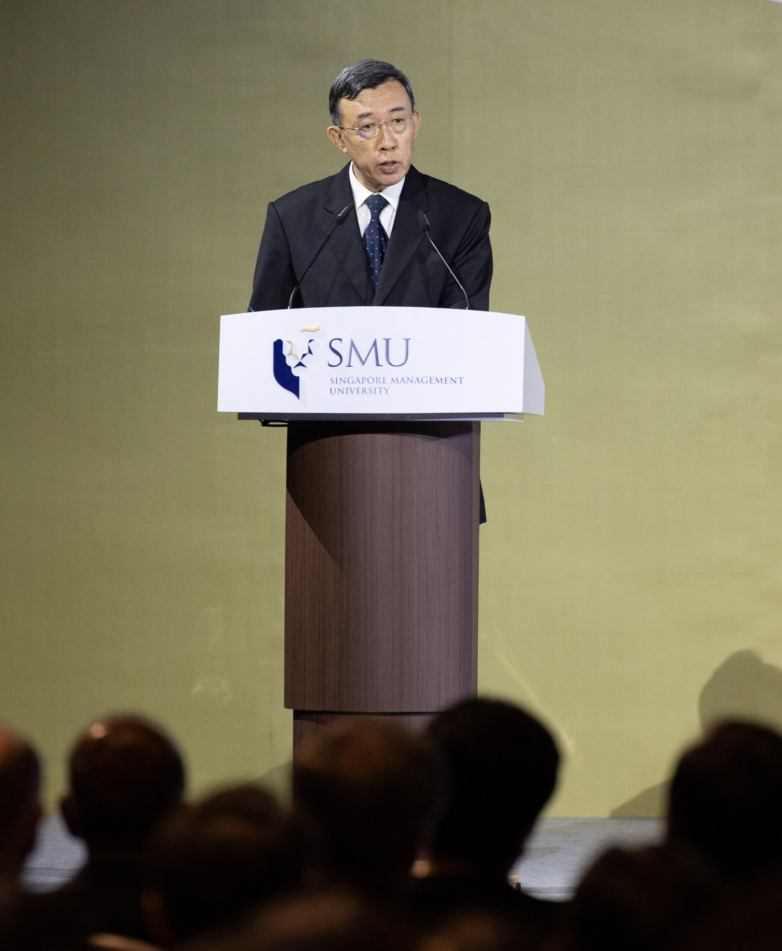 Prime Minister Lee launches memoir on Yong Pung How at SMU | SMU Newsroom