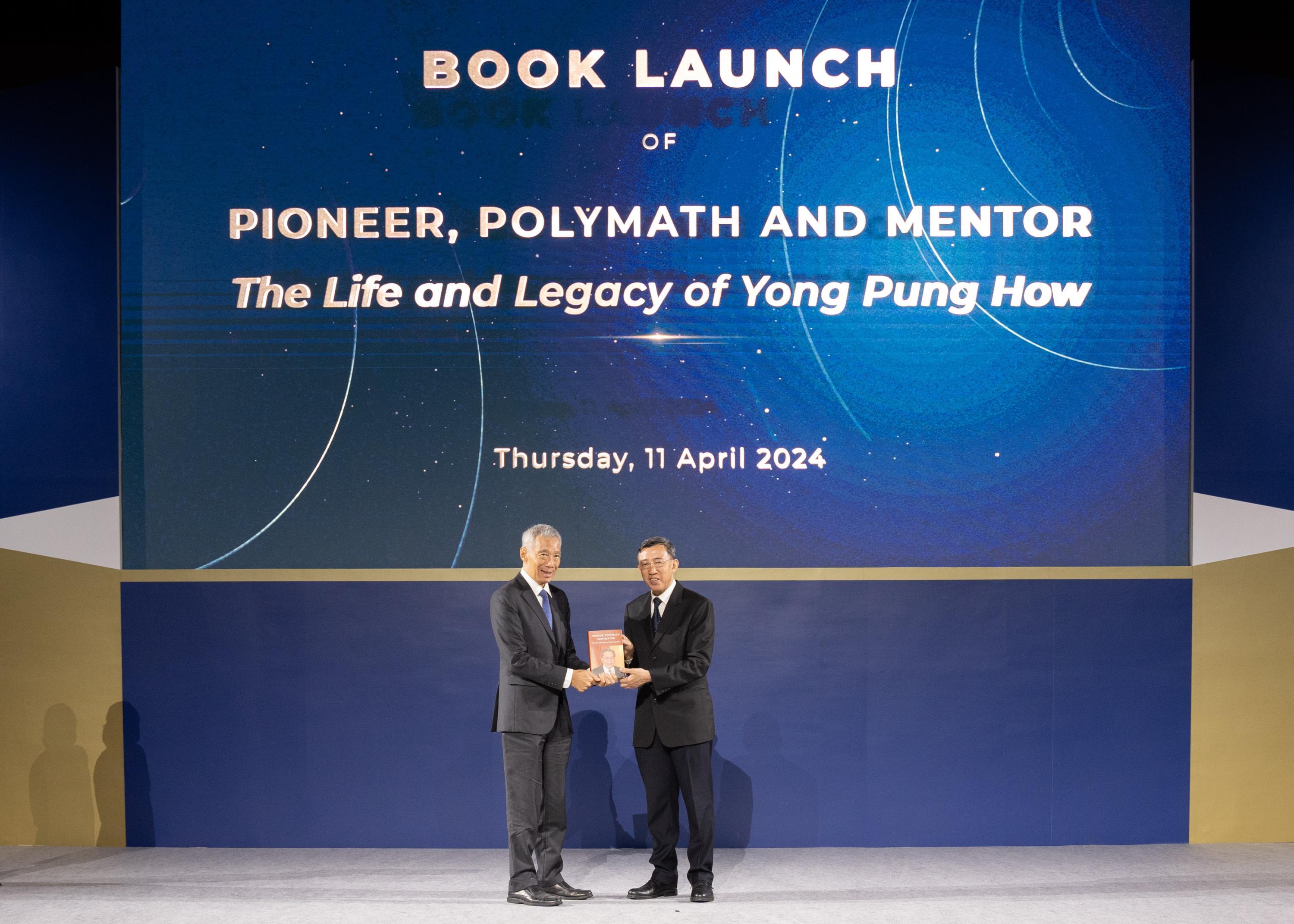 Prime Minister Lee launches memoir on Yong Pung How at SMU | SMU Newsroom