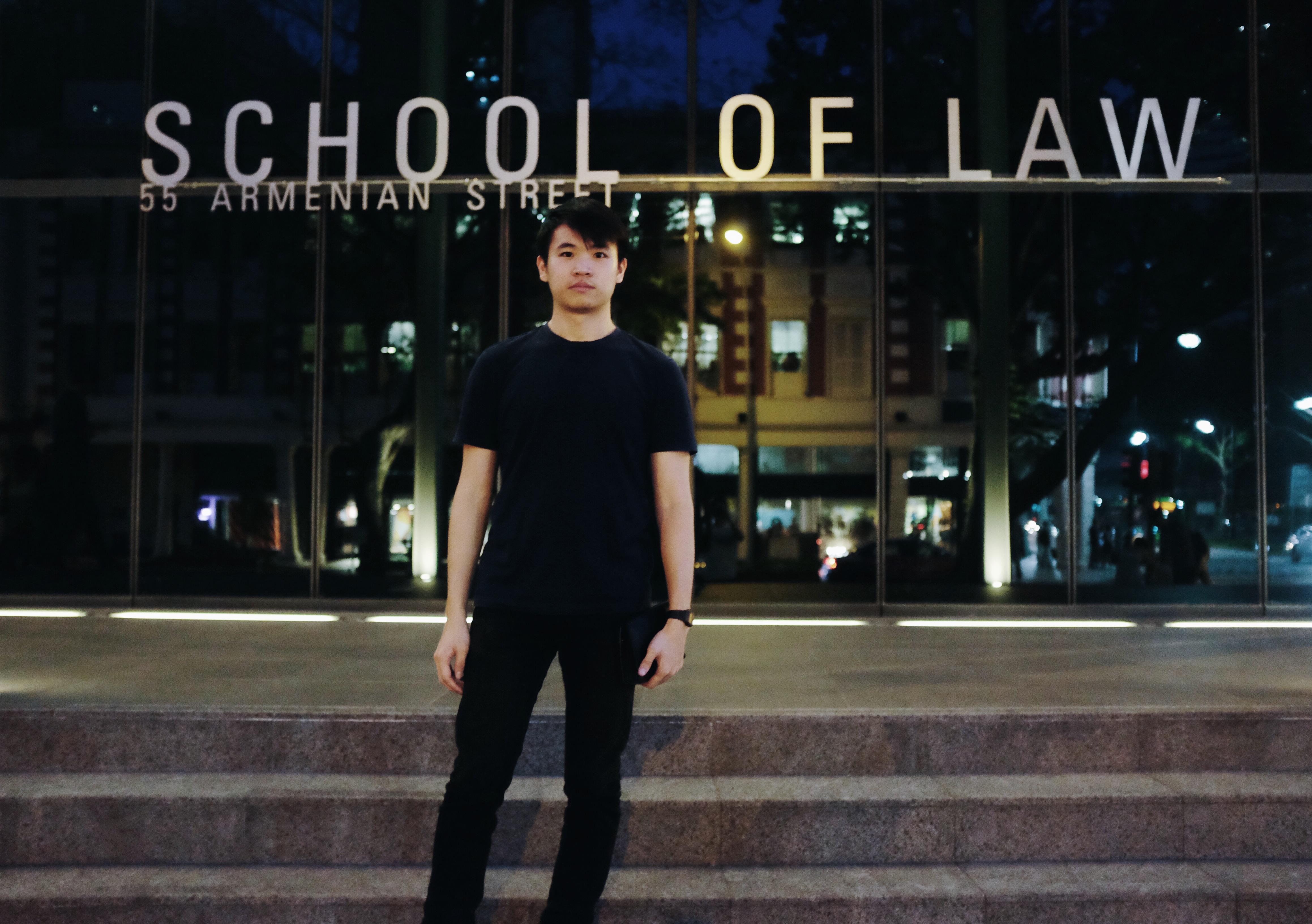 Student from low income family studied hard and obtained law degree ...