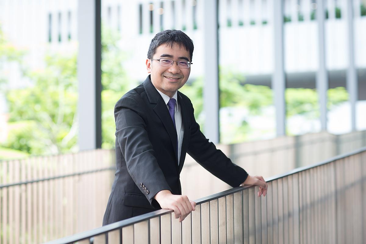 SMU Dean of Yong Pung How School of Law, high-flying Professor Goh ...