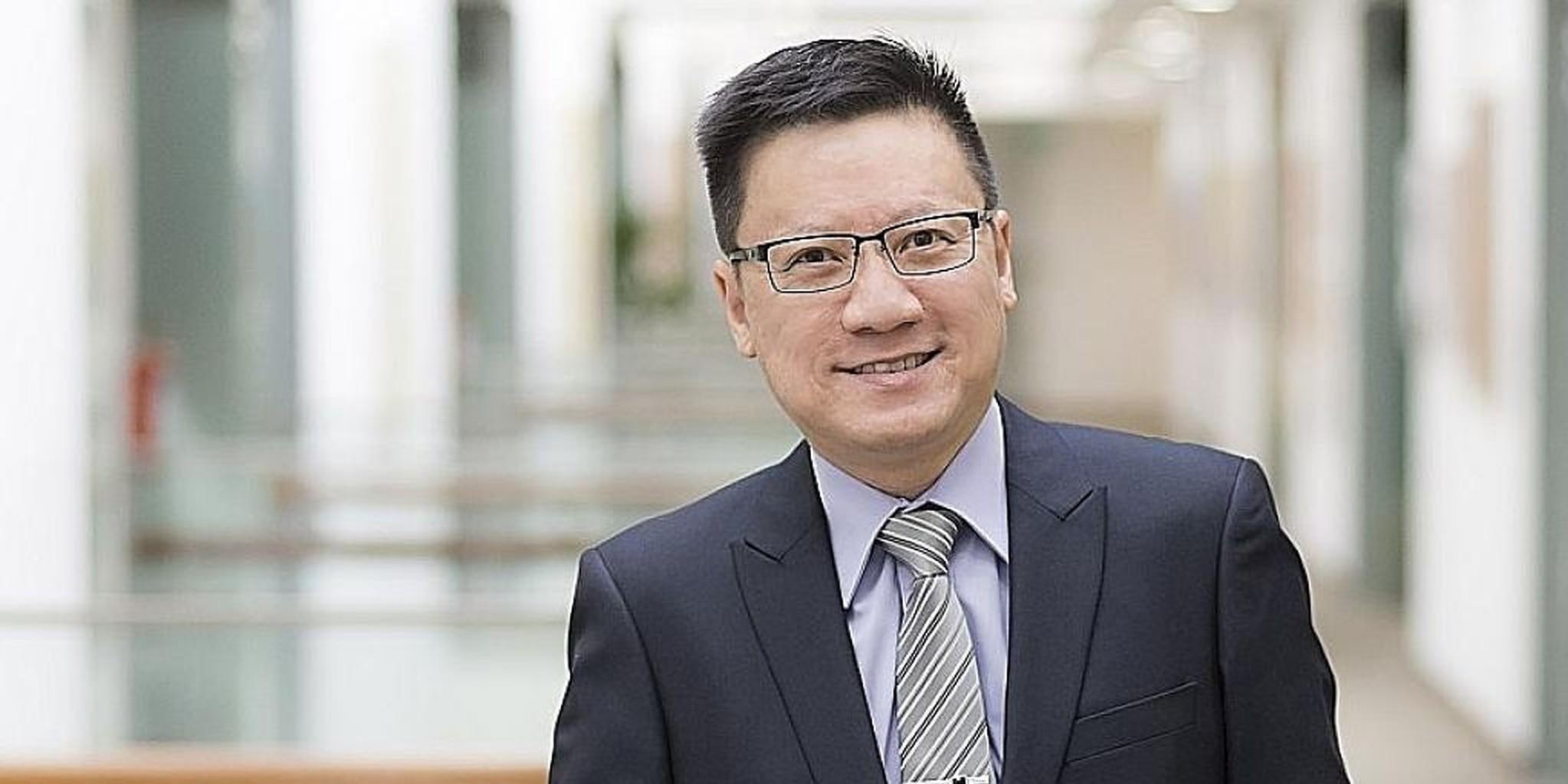 SMU professor is the first S'porean to win prestigious psychology award ...