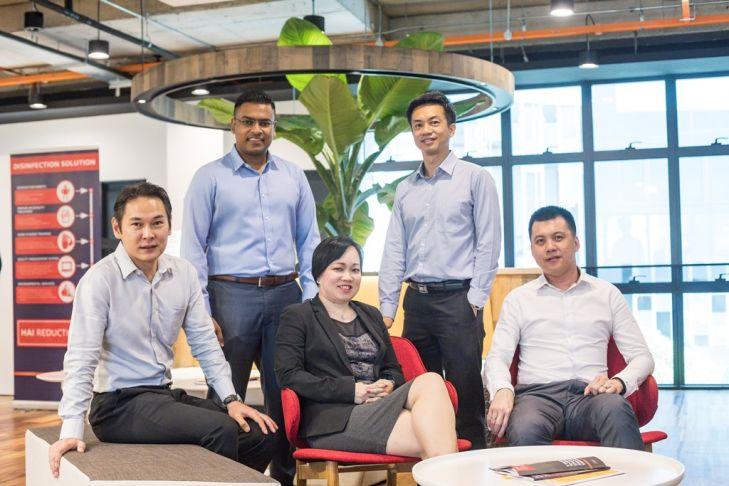 Inaugural batch of industry professionals graduate with the SMU ...