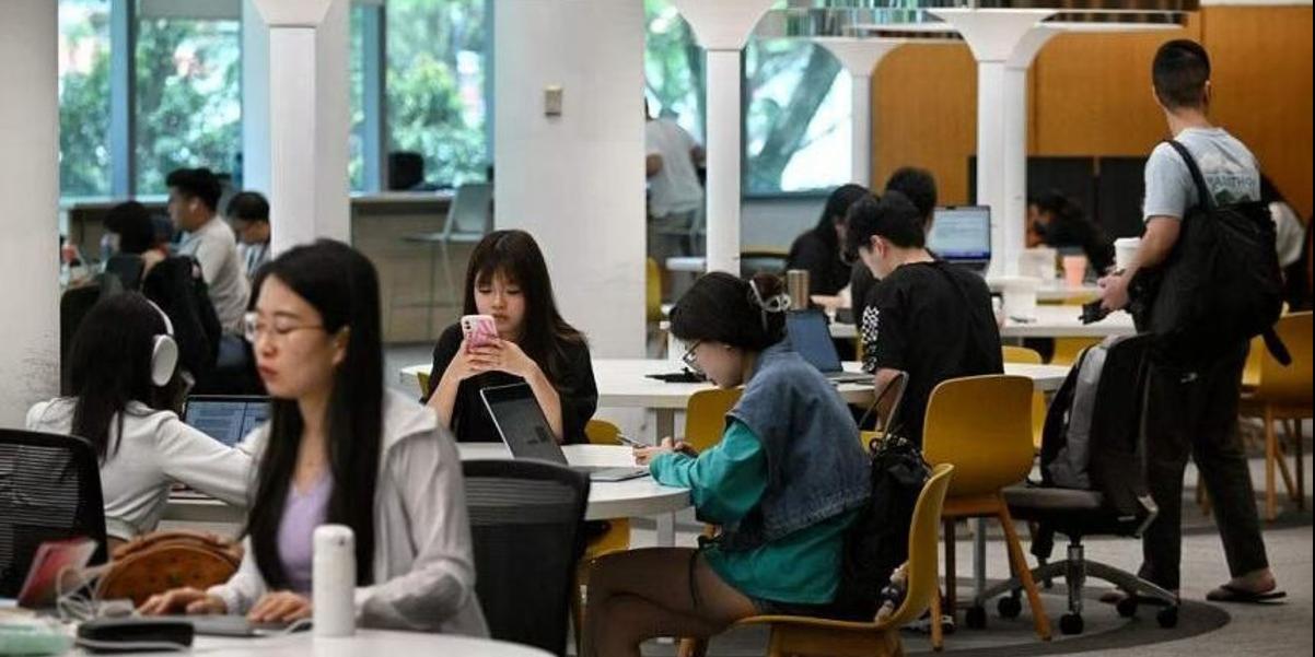 With generative AI, do we still need unis? | SMU Newsroom